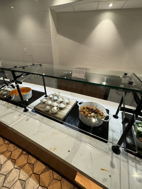 The Club SFO Review - SFO Terminal 1 - Roame
