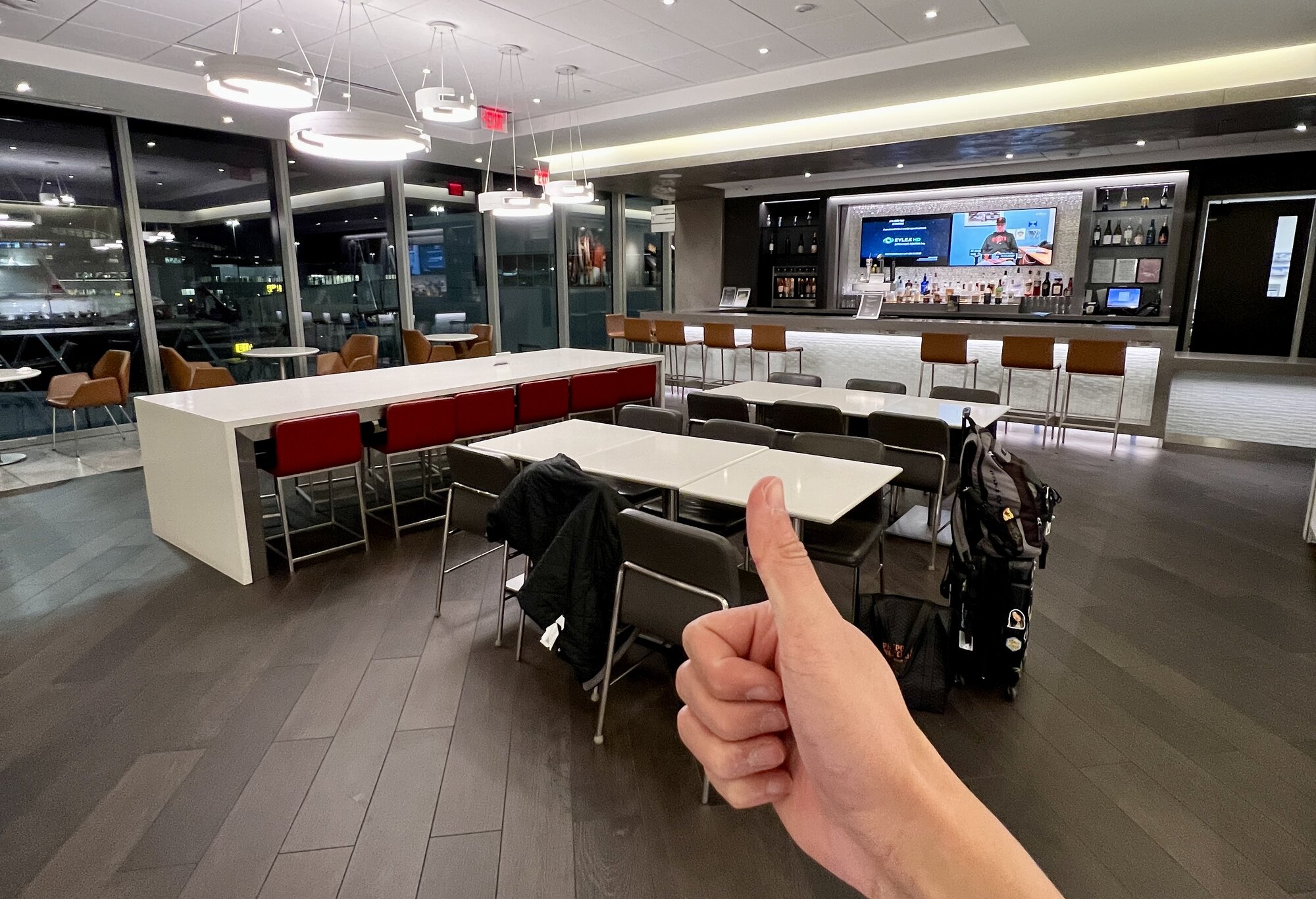Roame - AA Admirals Club Review – SFO Terminal 1