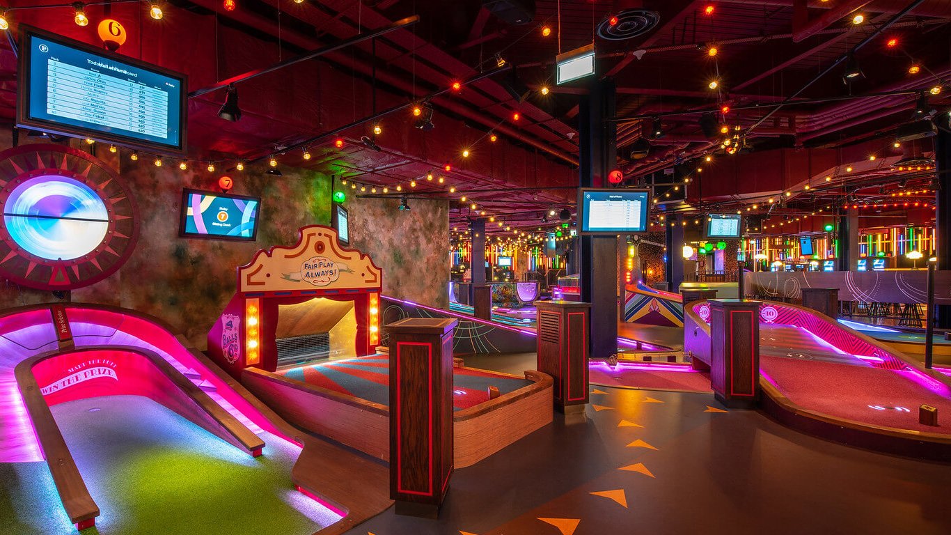 Puttshack Golf London | ULTRA LEDs