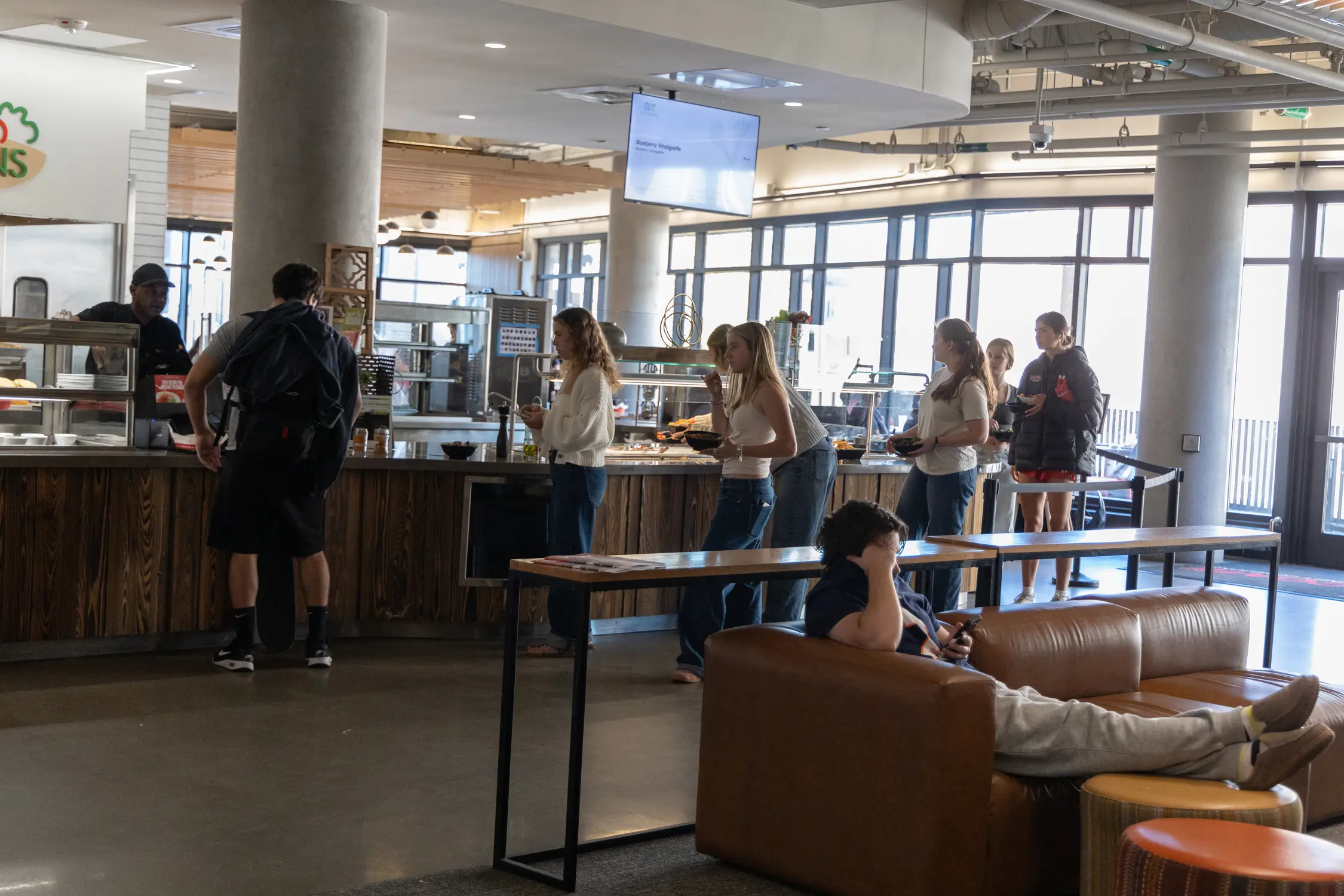 Amid refugee cuts, newcomers find big opportunity at DU dining hall ...