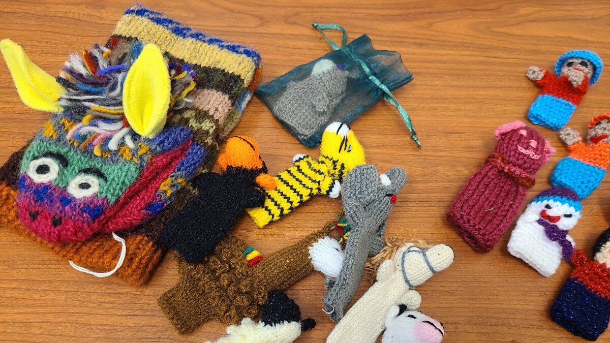 How finger puppets can help promote early language development in ...