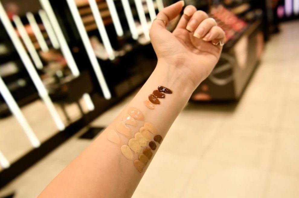 SKIN TONE VS. UNDERTONE; APA PERBEDAAN DAN MANFAATNYA?