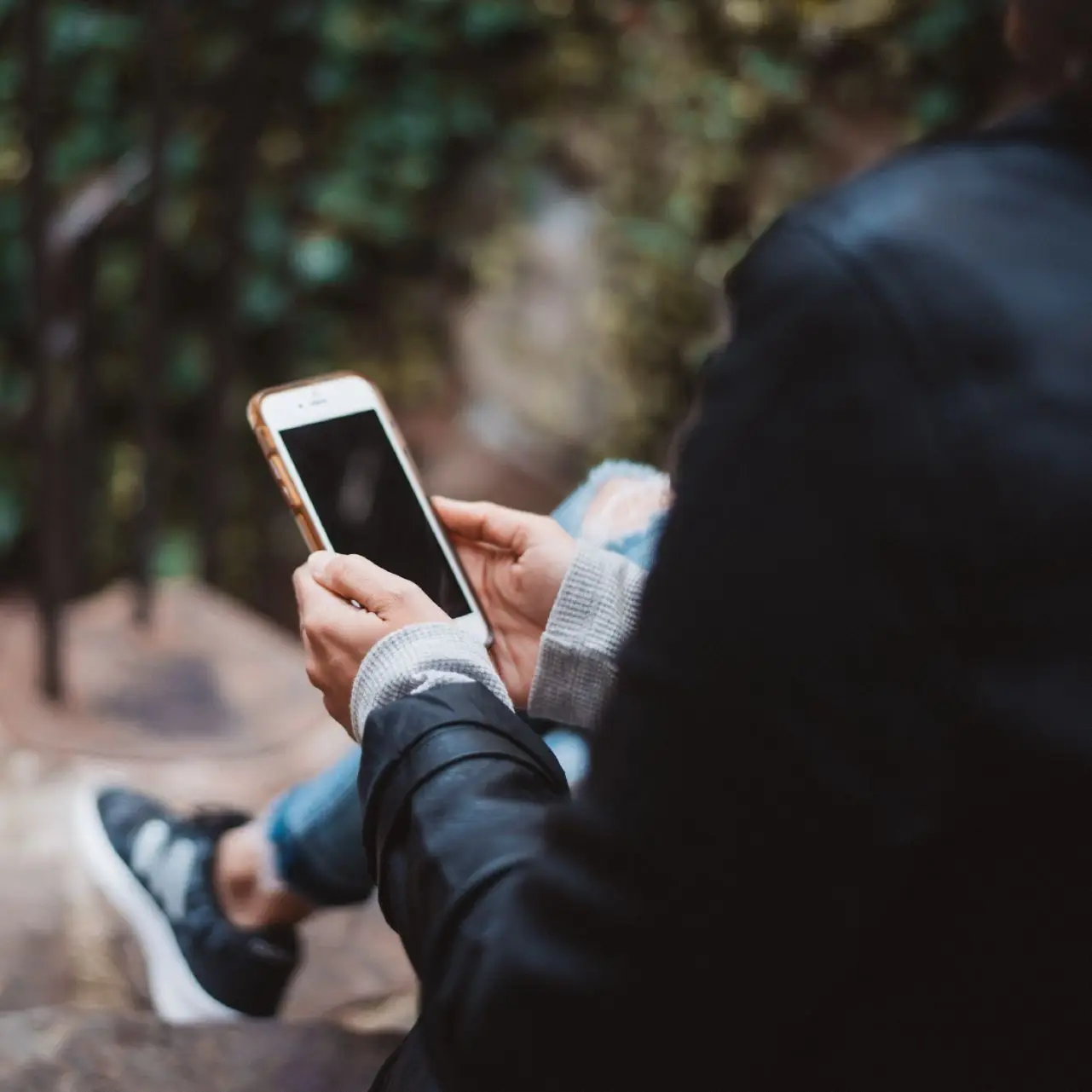 Are We Addicted to Our Cell Phones? Understanding the Science of ...